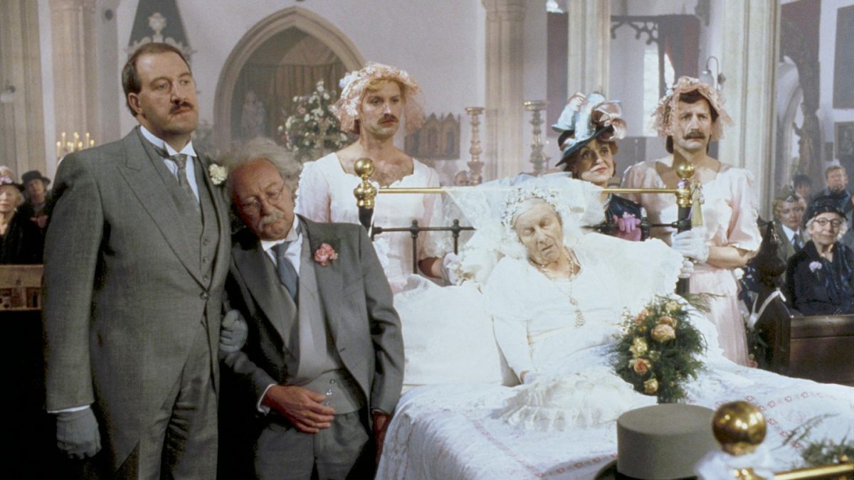 Looking back at: 'Allo 'Allo! - MikeyMo